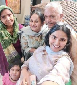 Ritu Rathee Biography, age, height, husband, parents, daughter, income ...