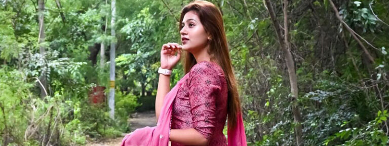 Anjali Arora Biography, age, height, boyfriend, family, income, net worth.