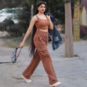 Yashi Tank Biography, Age, Height, Boyfriend, Income, Net worth, Family.